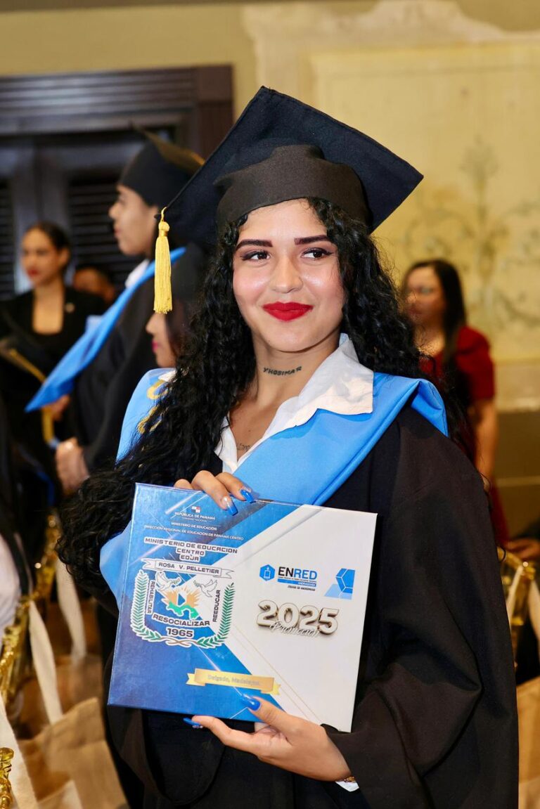 Sesenta privadas de libertad alcanzan meta educativa con apoyo del ...